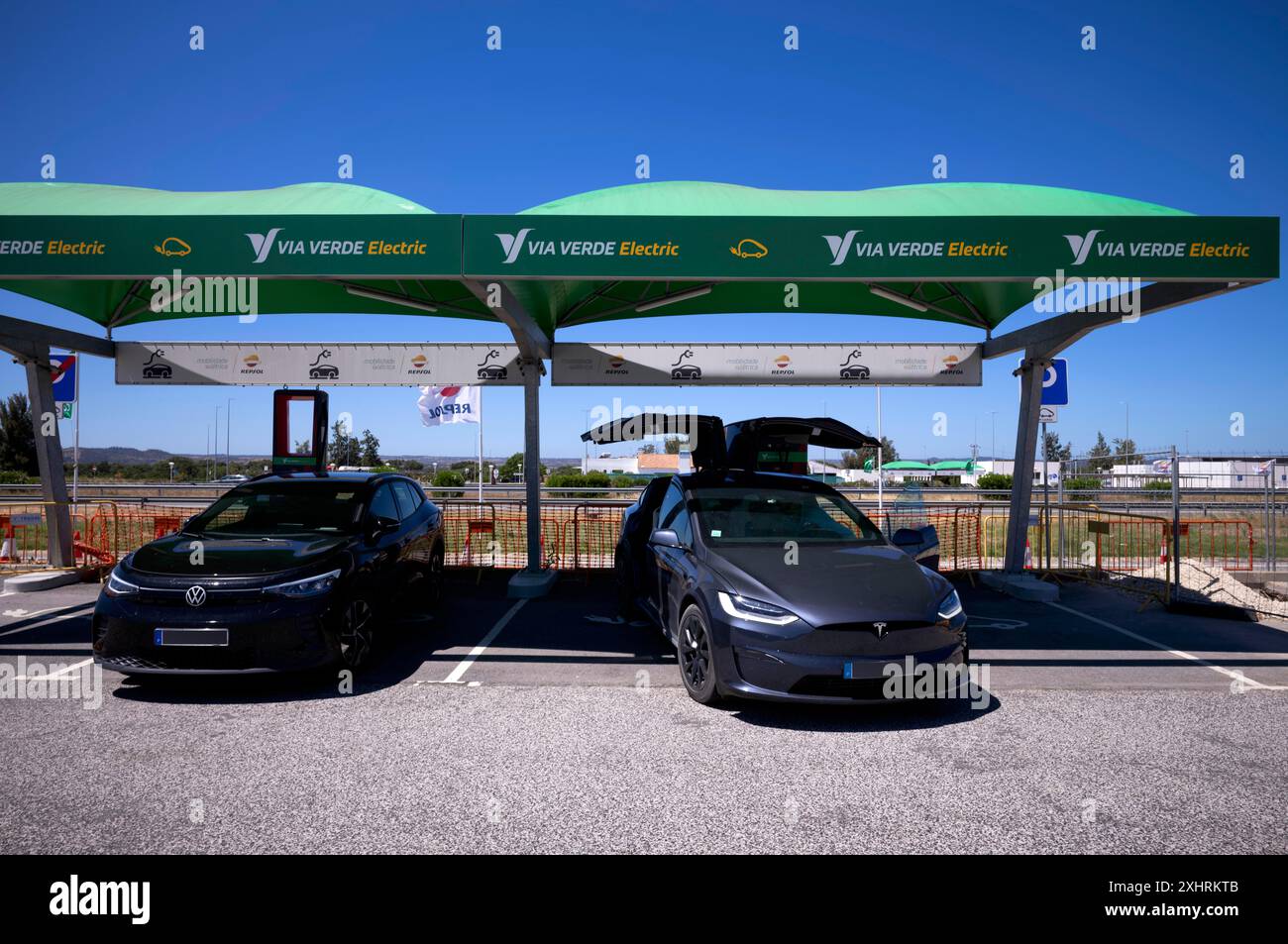 Cars are charged, Via Verde Electric, Repsol, charging station, e ...