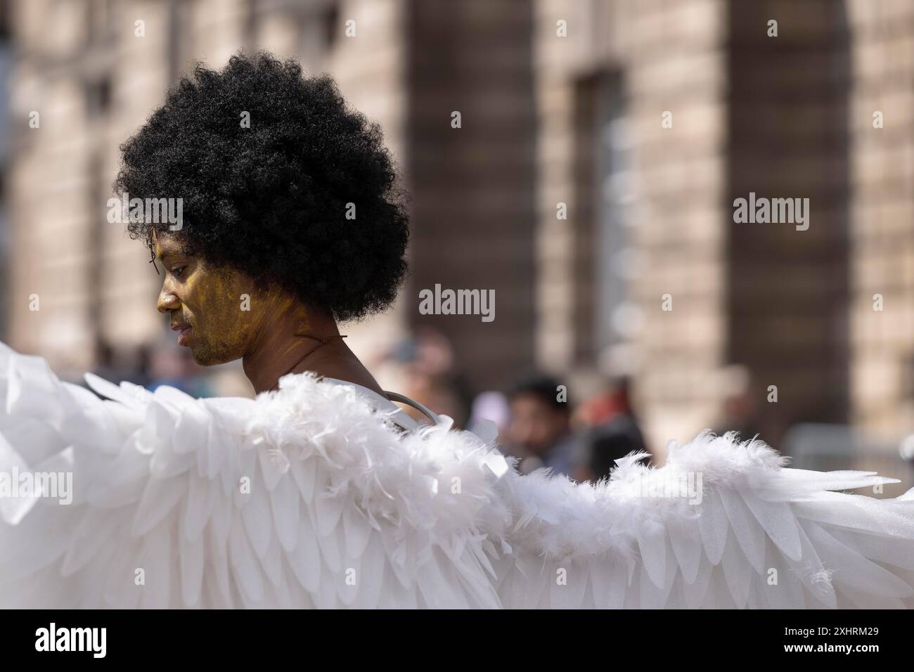 Street performers with angel wings, world's largest cultural festival ...