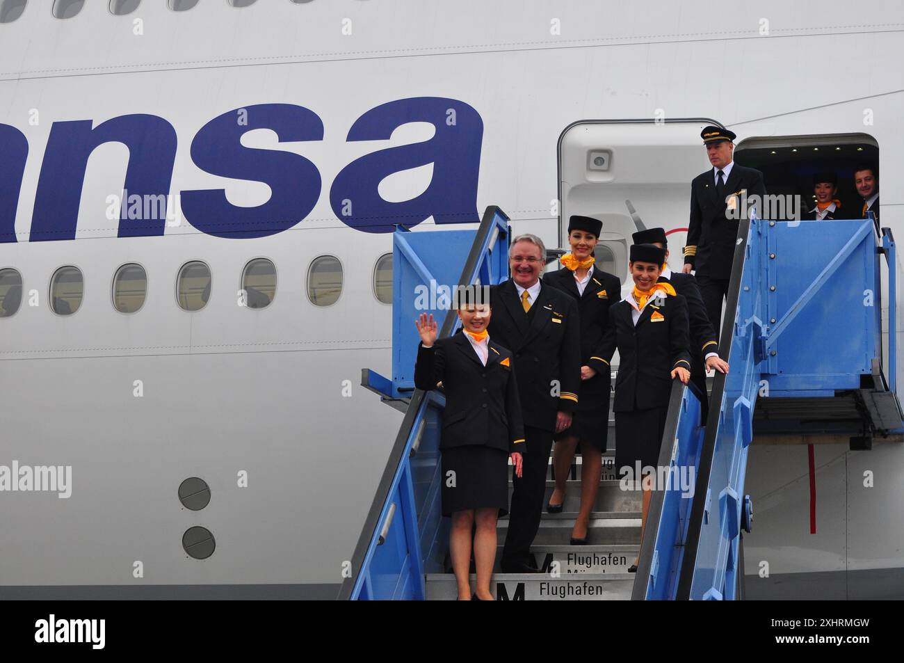 Aviation, passenger aircraft, Boeing 747-8, Munich Airport, apron, crew ...