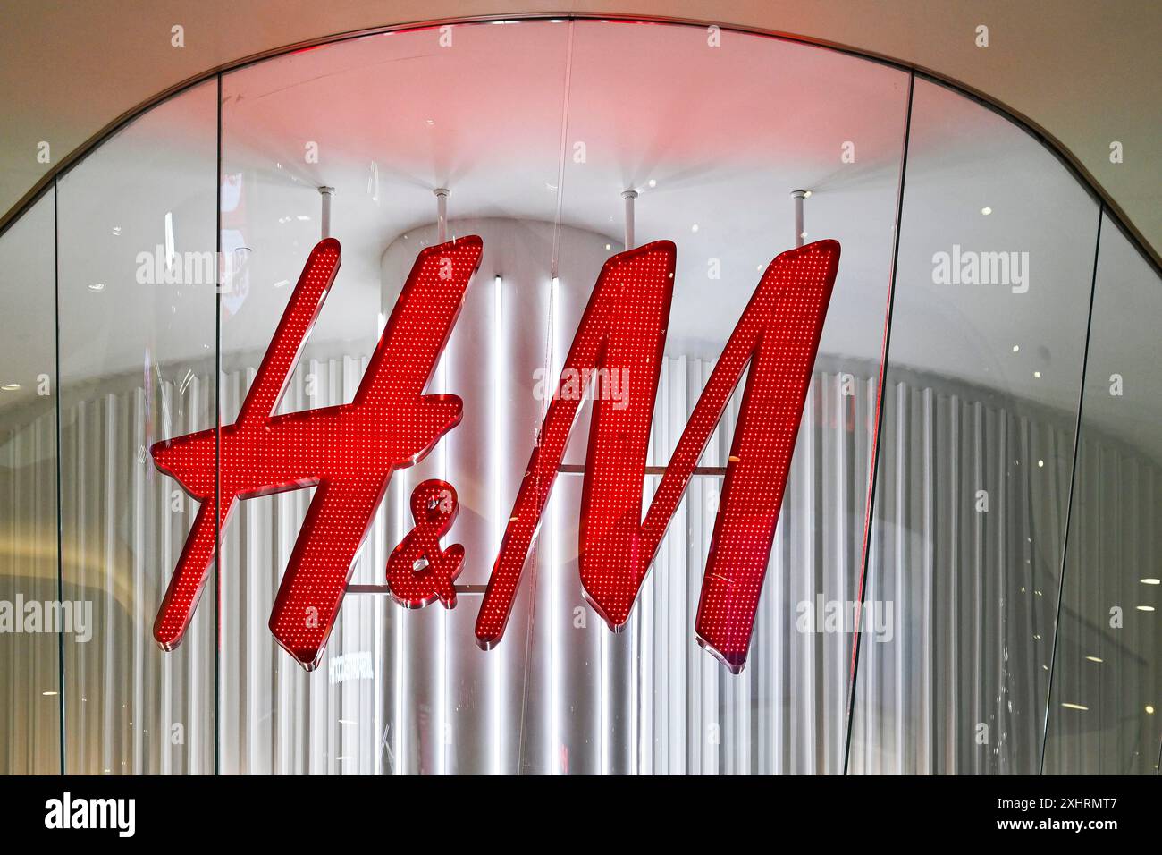 Logo H&M Fashion Stock Photo - Alamy