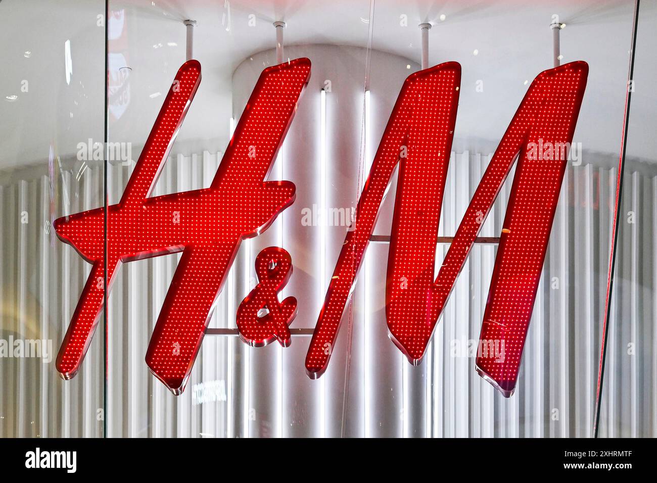 M fashion logo hi-res stock photography and images - Alamy