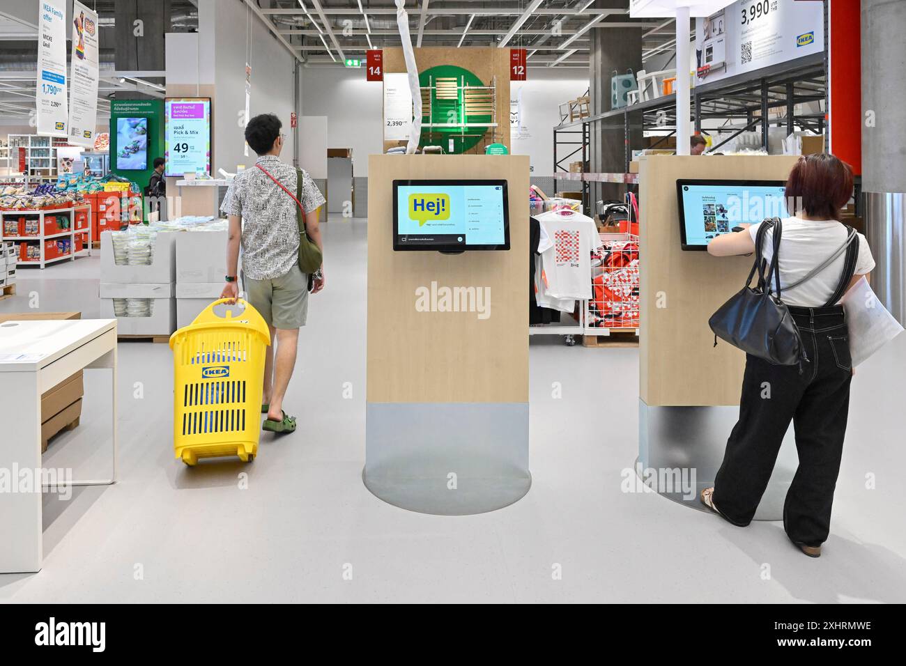 Info screens hi-res stock photography and images - Alamy