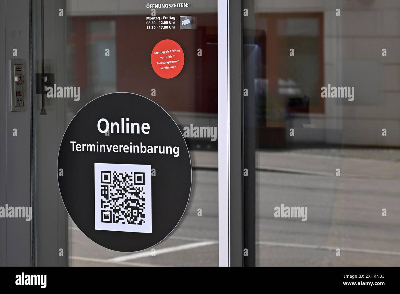 Symbol photo QR code online appointment booking Stock Photo - Alamy