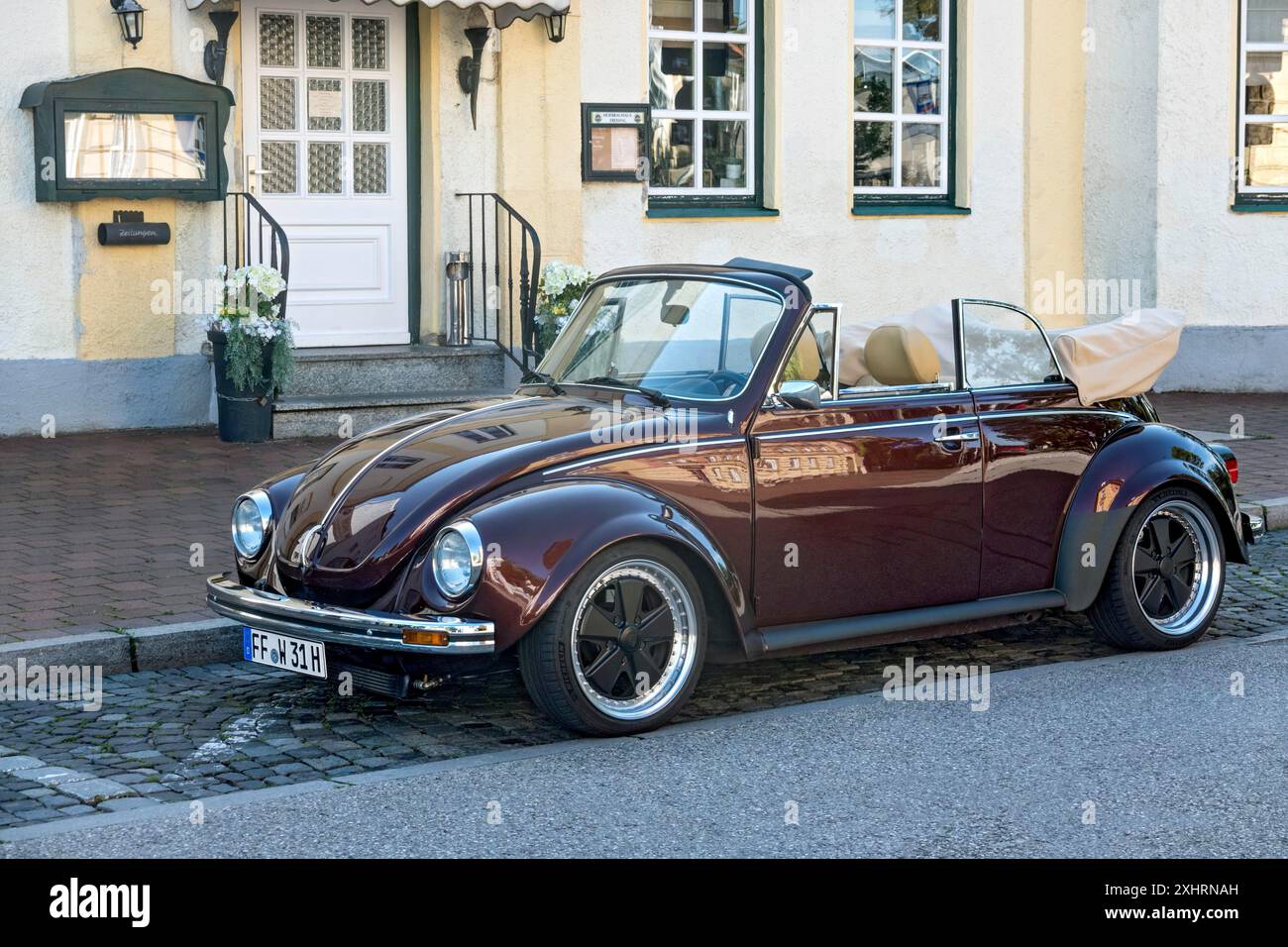 Vintage Volkswagen VW Beetle Cabriolet, convertible, restored, refined ...