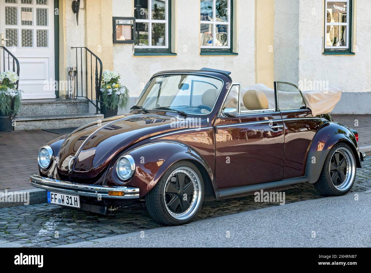 Vintage Volkswagen VW Beetle Cabriolet, convertible, restored, refined ...