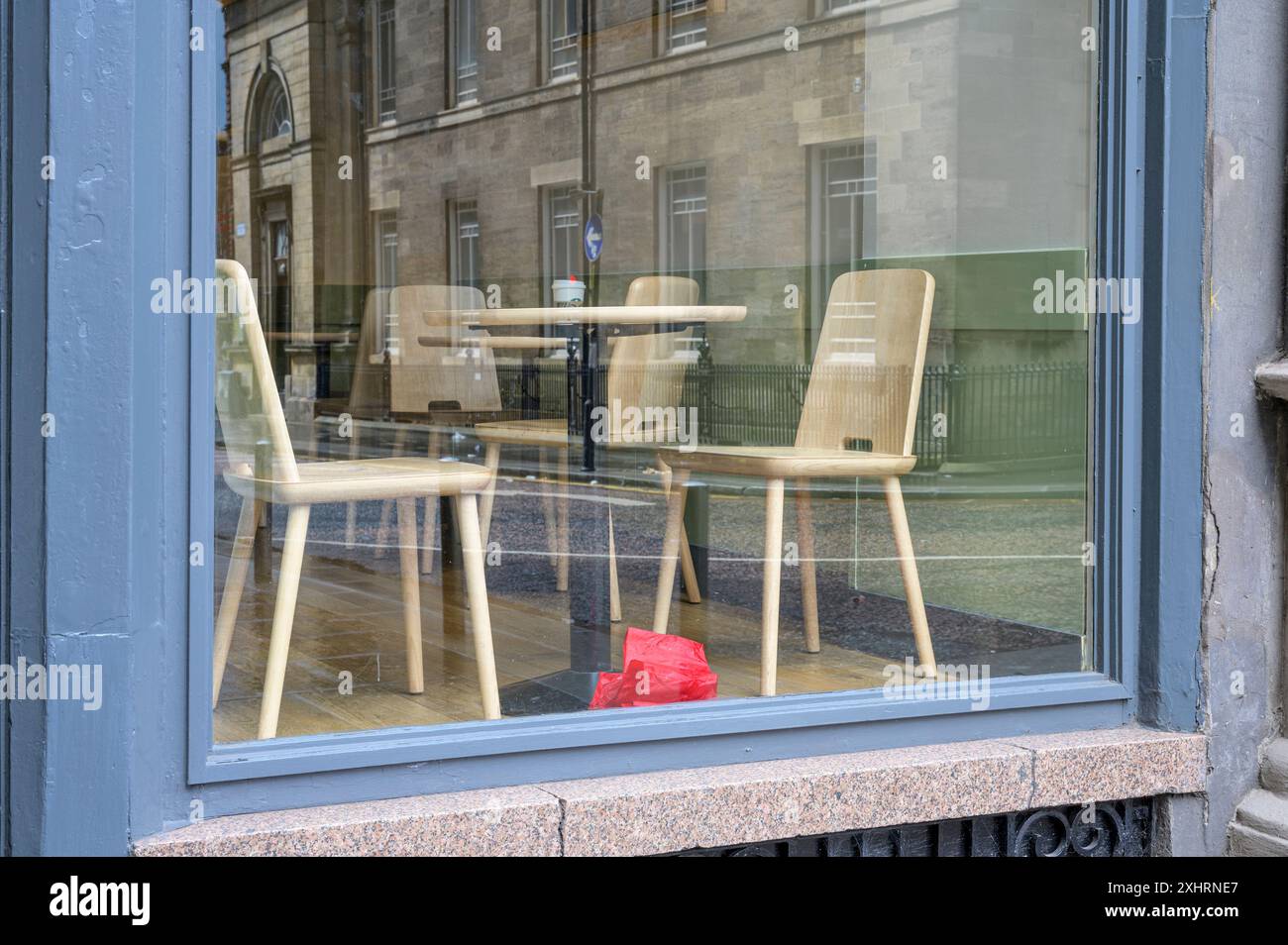 Cafe window hi-res stock photography and images - Alamy