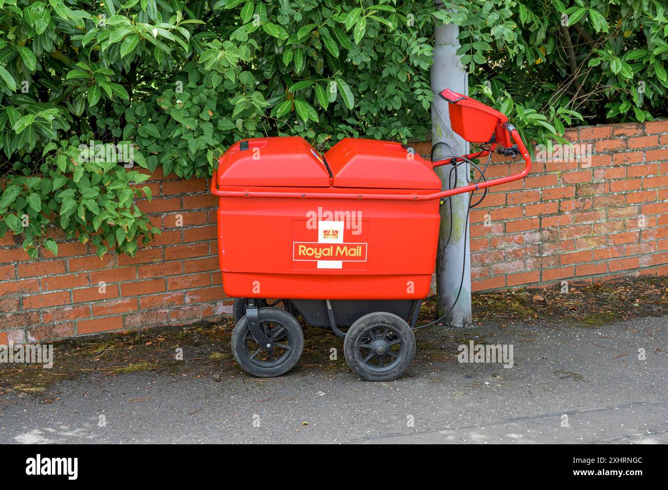 Royal mail post trolley hi-res stock photography and images - Alamy