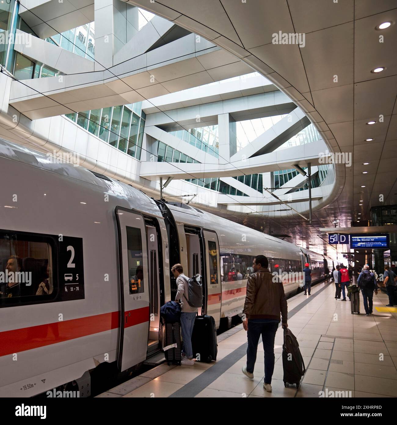 ICE at the centre platform with the large opening to the glass dome ...