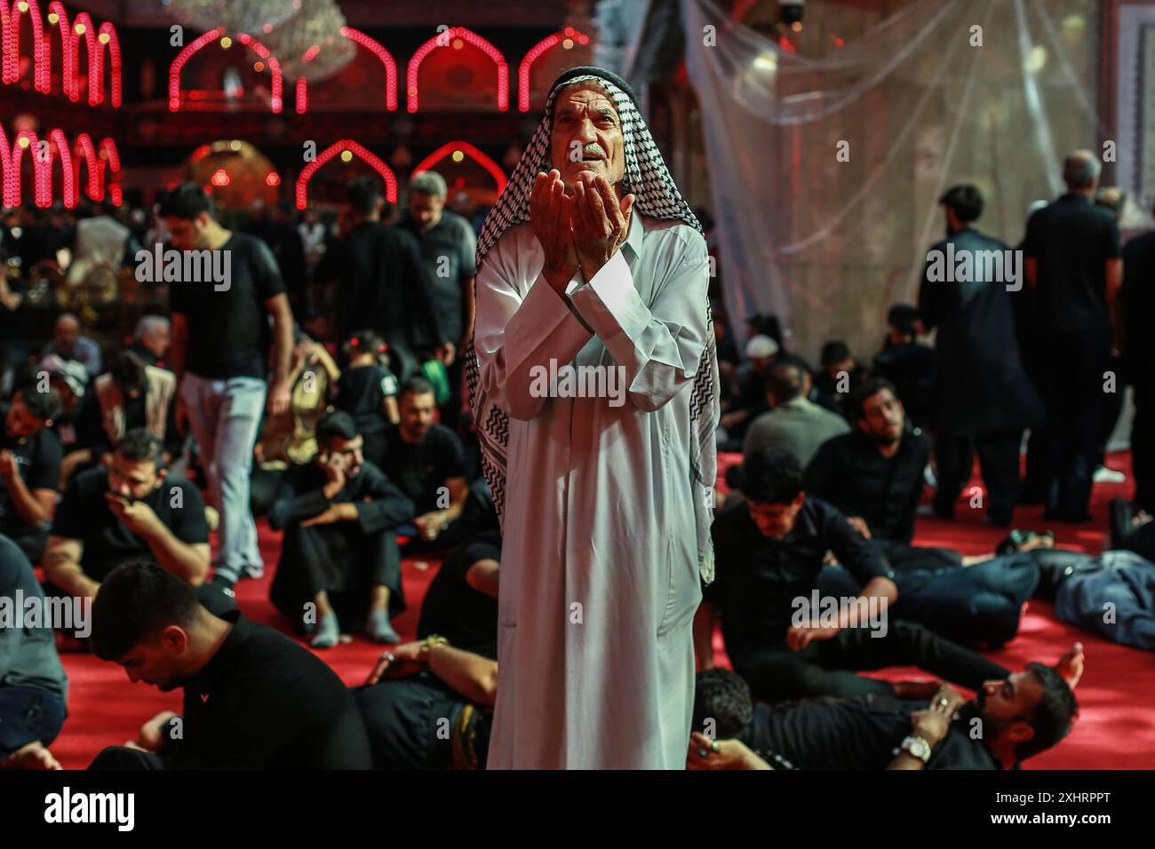 Imam abbas shrine karbala hi-res stock photography and images - Alamy