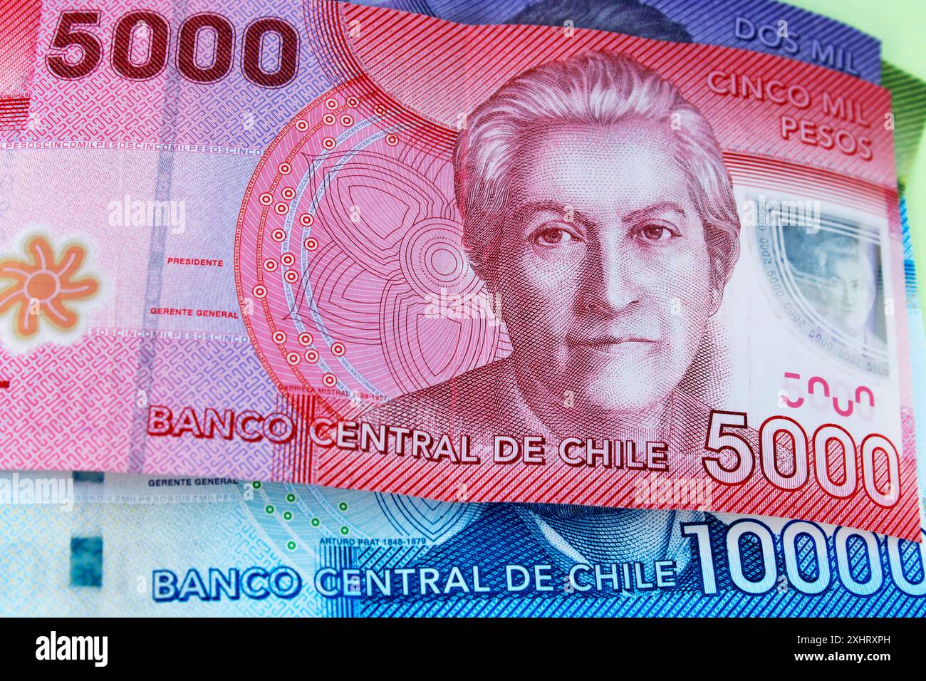 Chilean banknotes chile money hi-res stock photography and images - Alamy