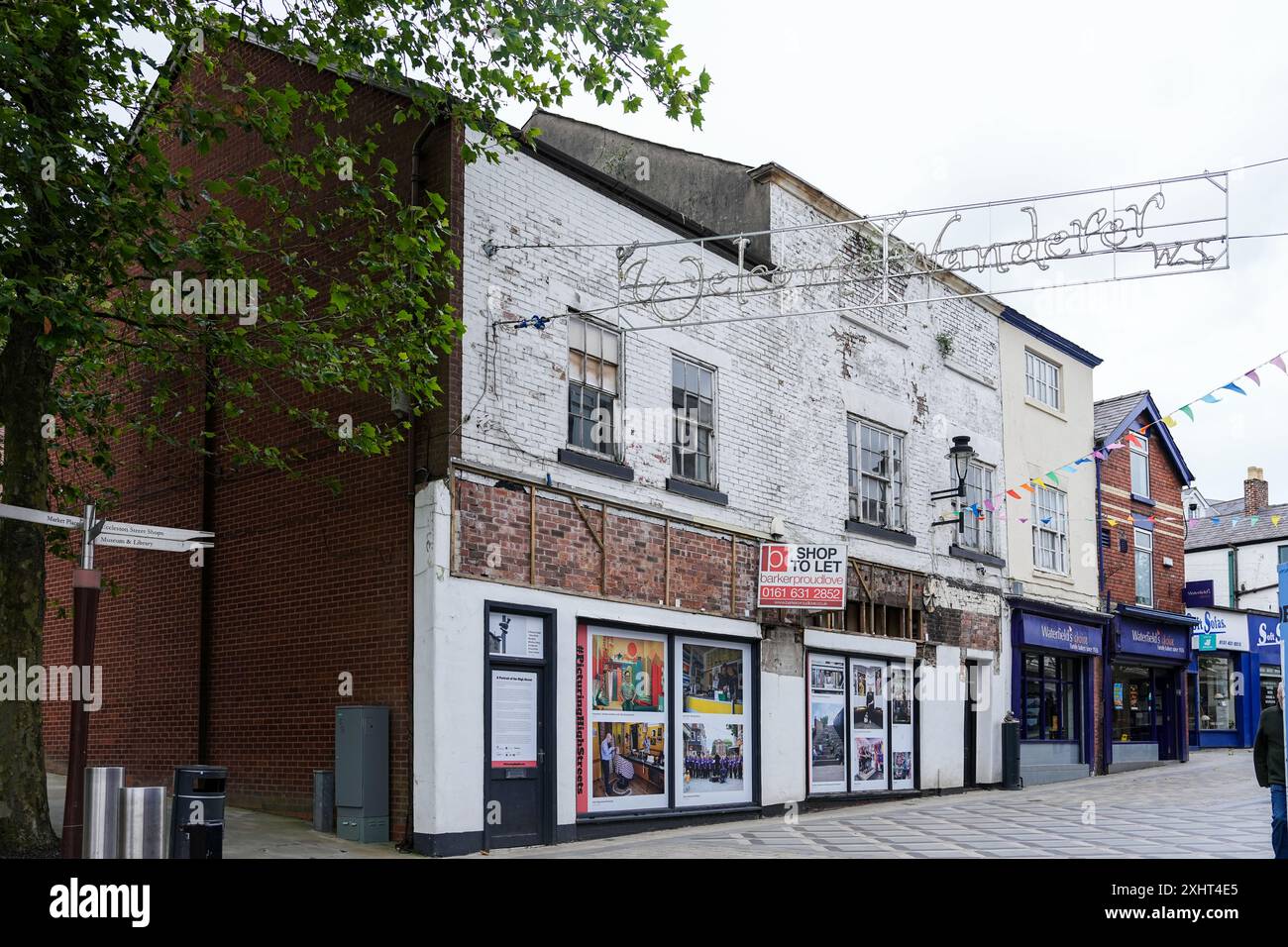 Prescot town centre hi-res stock photography and images - Alamy