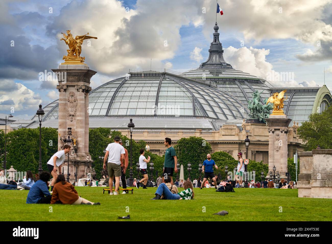Grand Palais, Pont Alexandre III, Esplanade des Invalides, Paris ...