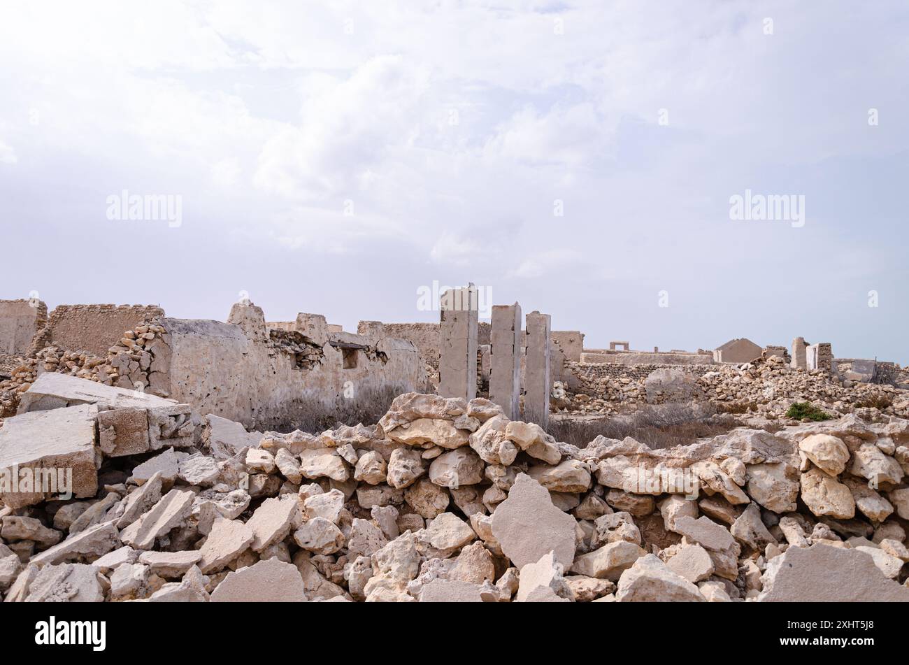 Ruins of an ancient fishing village at Al Ruwais, Qatar Stock Photo - Alamy