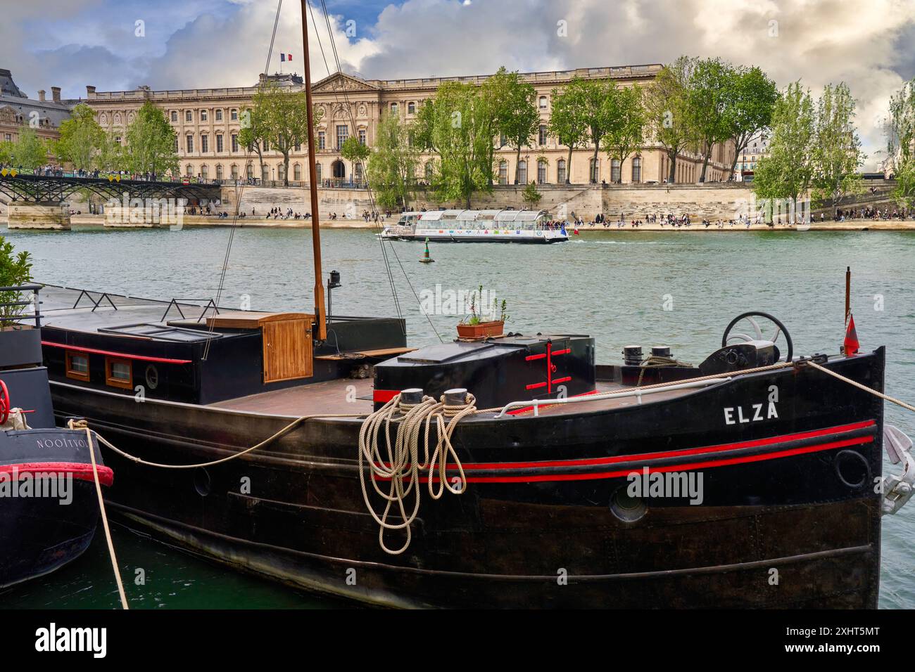 Riverboat, Musée du Louvre, Pont des Arts, River Seine, París, France ...