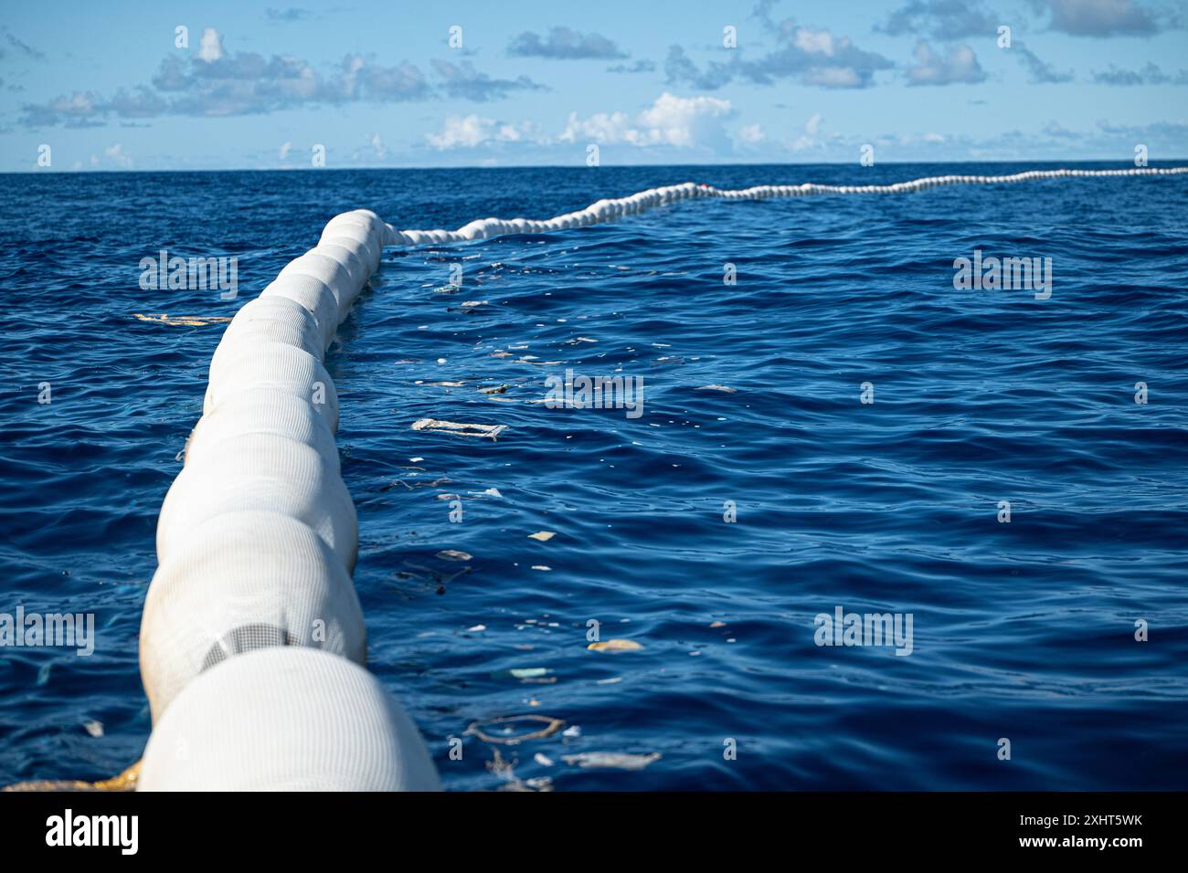 Plastic accumulating on surface of the Great Pacific Garbage Patch ...
