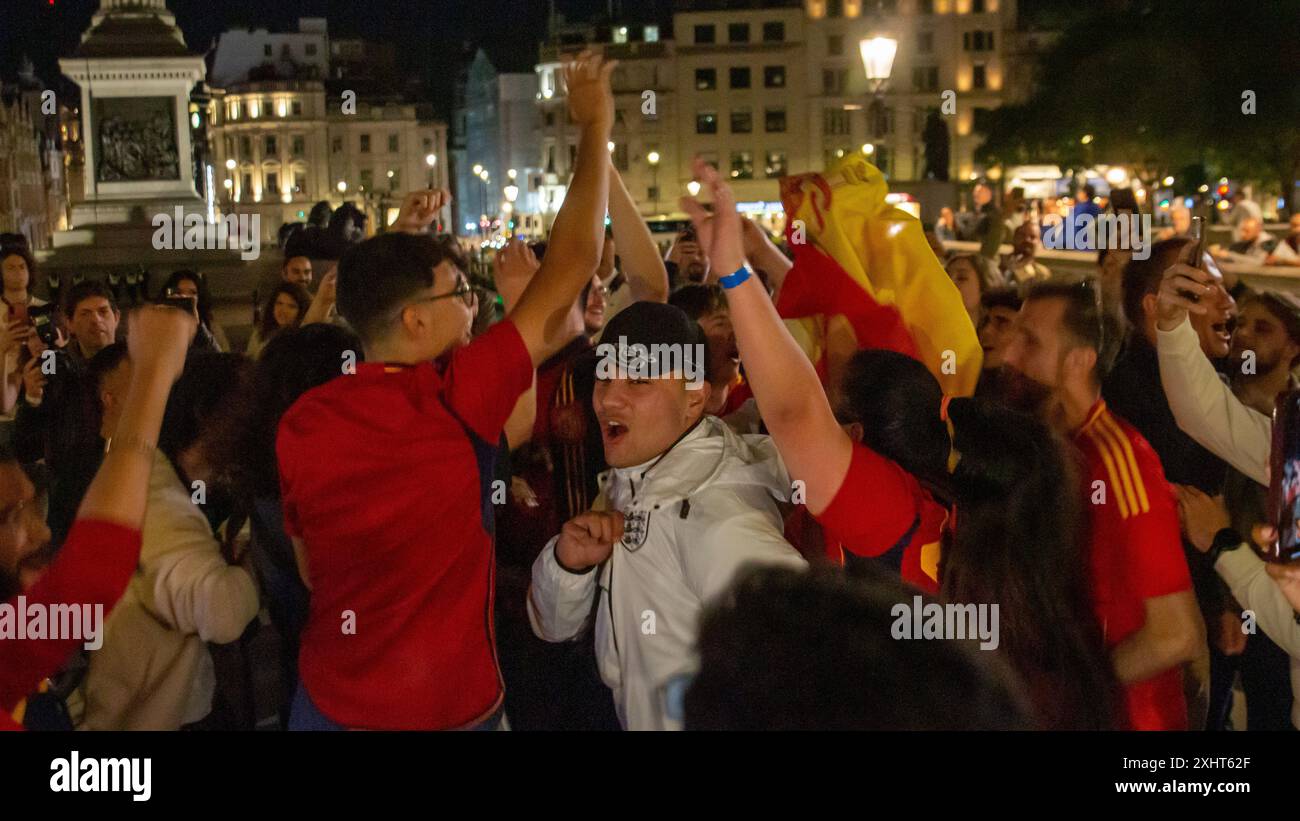 Spanish Fans celebrate Spain's win over England in the Euro finals at ...