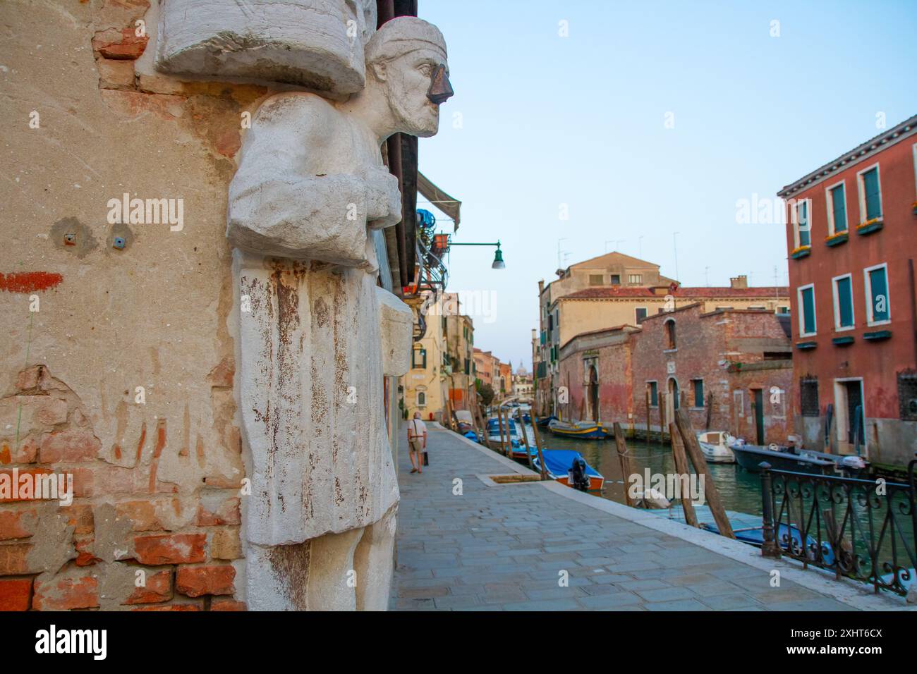 Curious sculptures of venice hi-res stock photography and images - Alamy