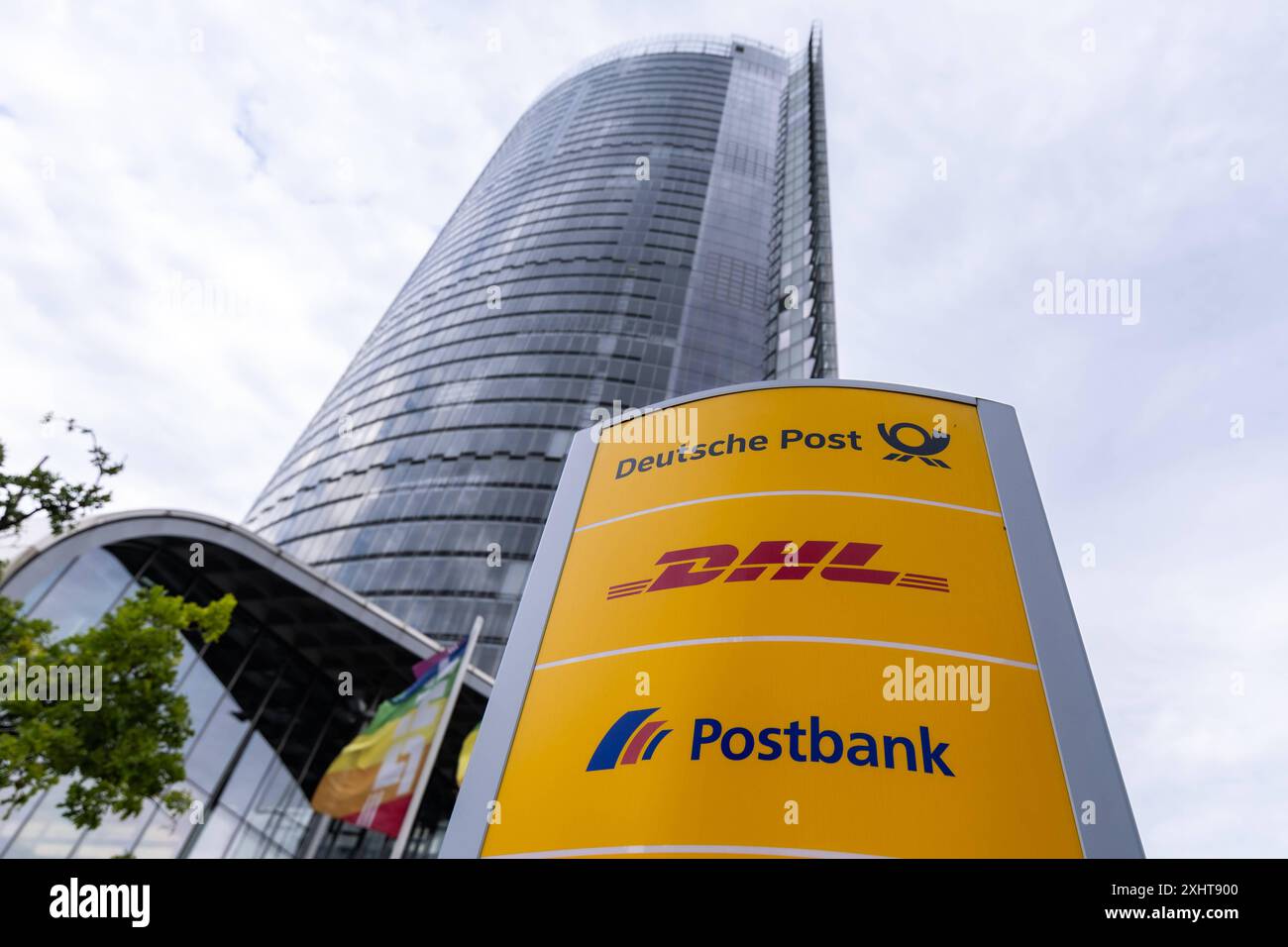 Konzernzentrale der Deutsche Post AG - DHL Group in Bonn Hauptsitz der ...