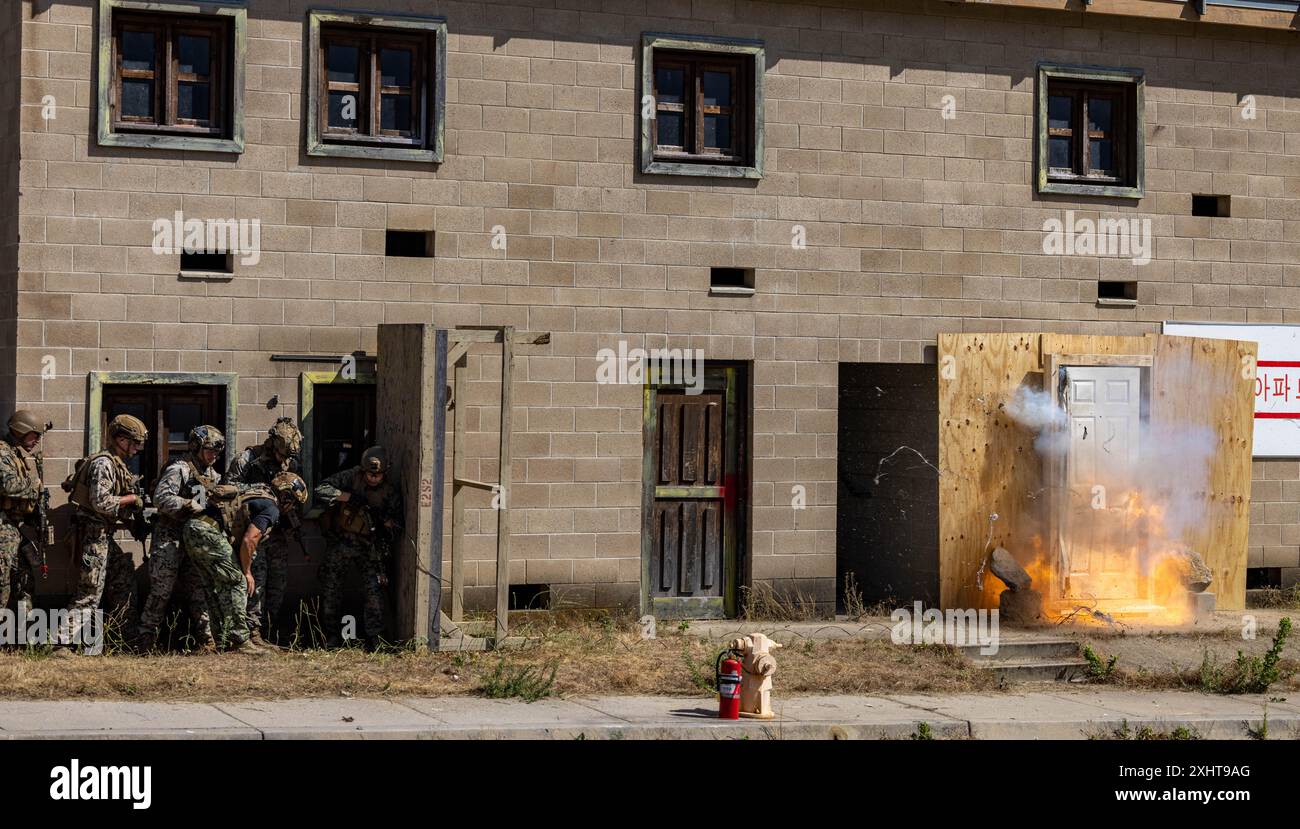 U.S. Marines with 1st Marine Division and instructors with ...