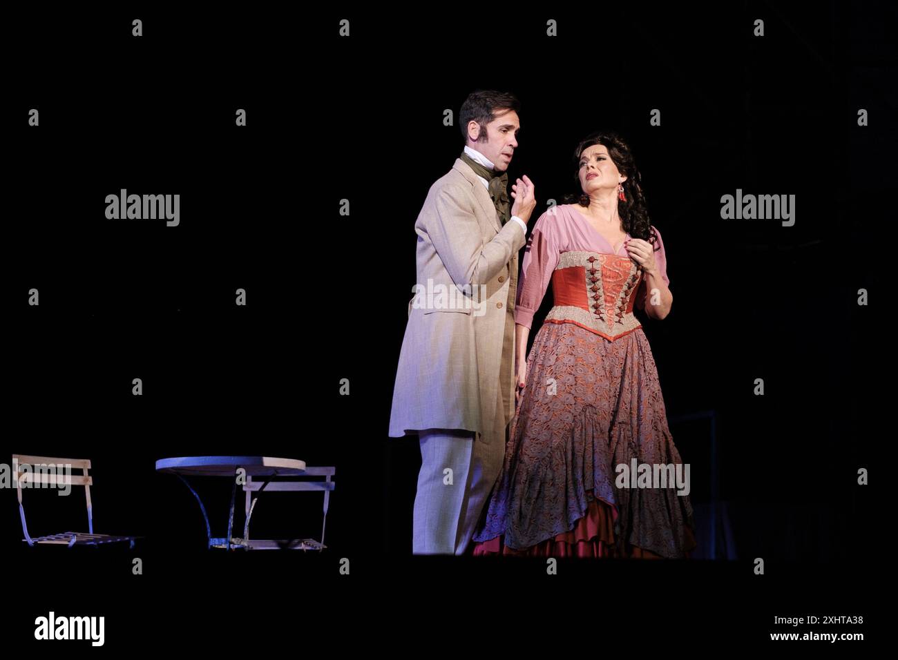 Singers perform during representation of the opera ‘Dona Francisquita ...