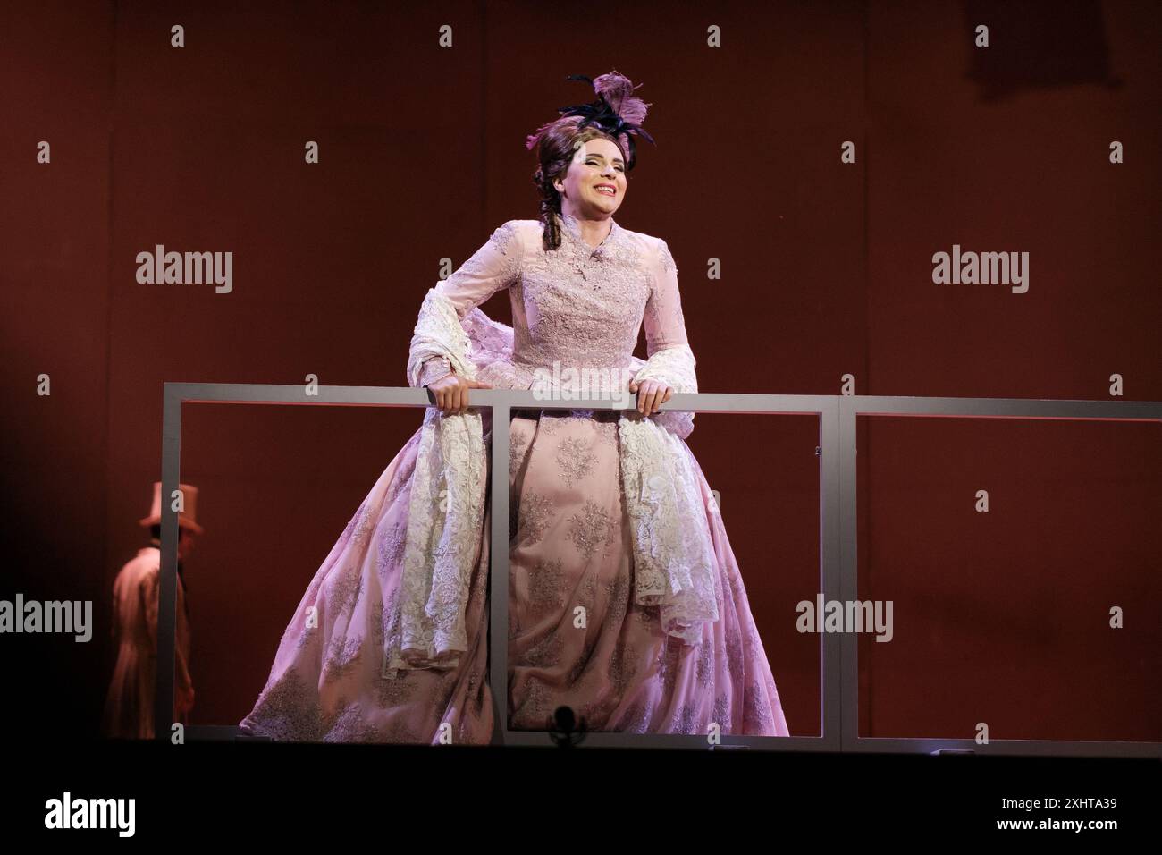 Singers perform during representation of the opera ‘Dona Francisquita ...