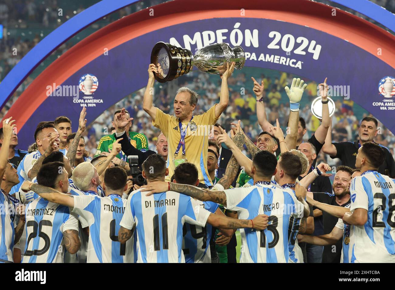 Argentinas staff member Mario Di Stefano celebrates lifts the trophy ...