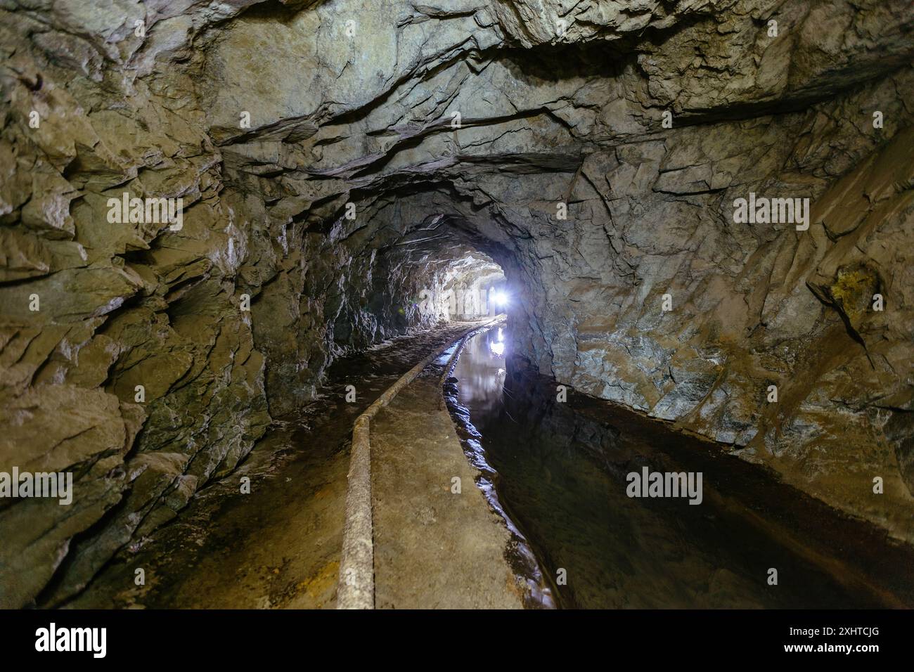 Flooded mine shaft hi-res stock photography and images - Alamy