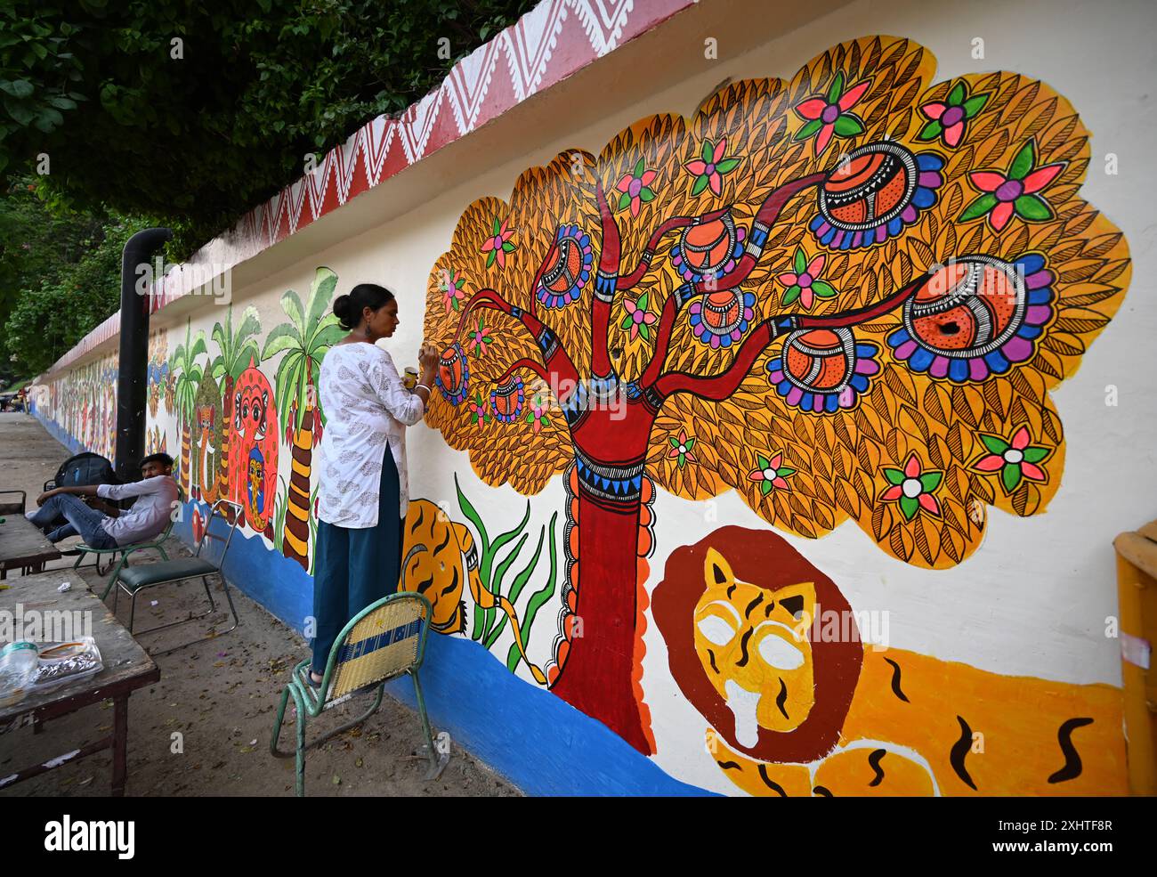 NEW DELHI, INDIA - JULY 15: Artists making traditional Indian motif ...