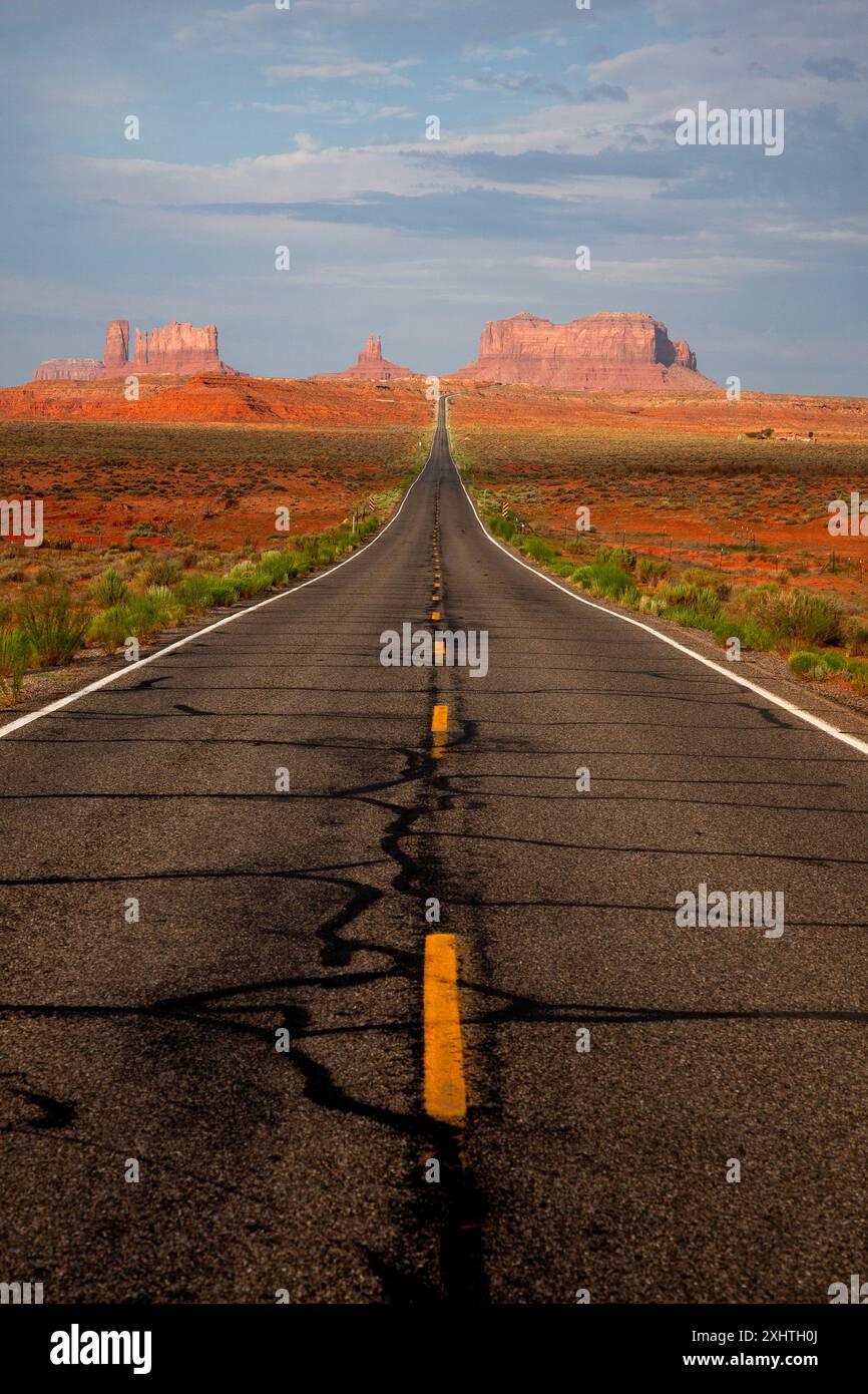Looking straight down the middle of highway 163 towards the desert ...