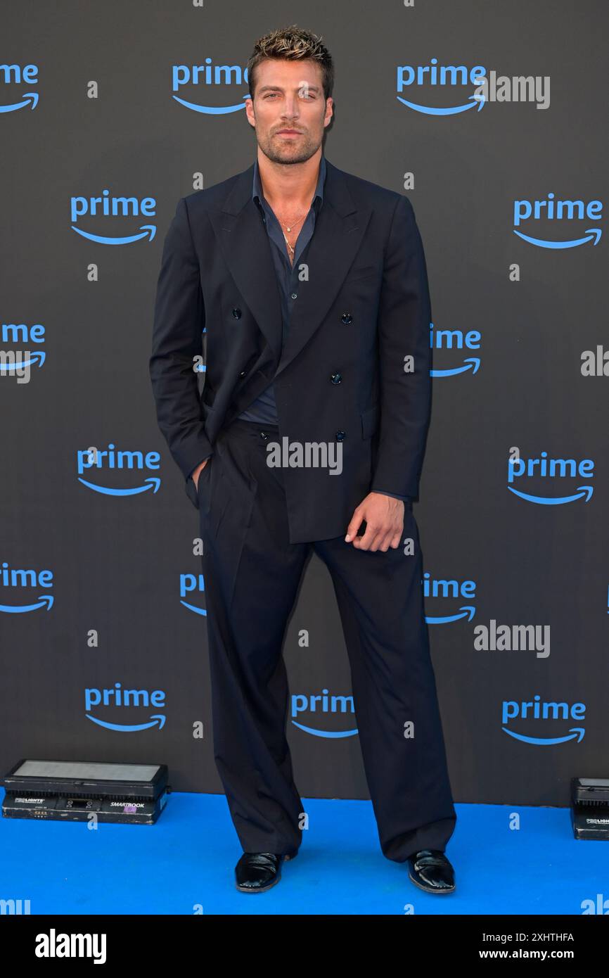 Simone susinna hi-res stock photography and images - Alamy