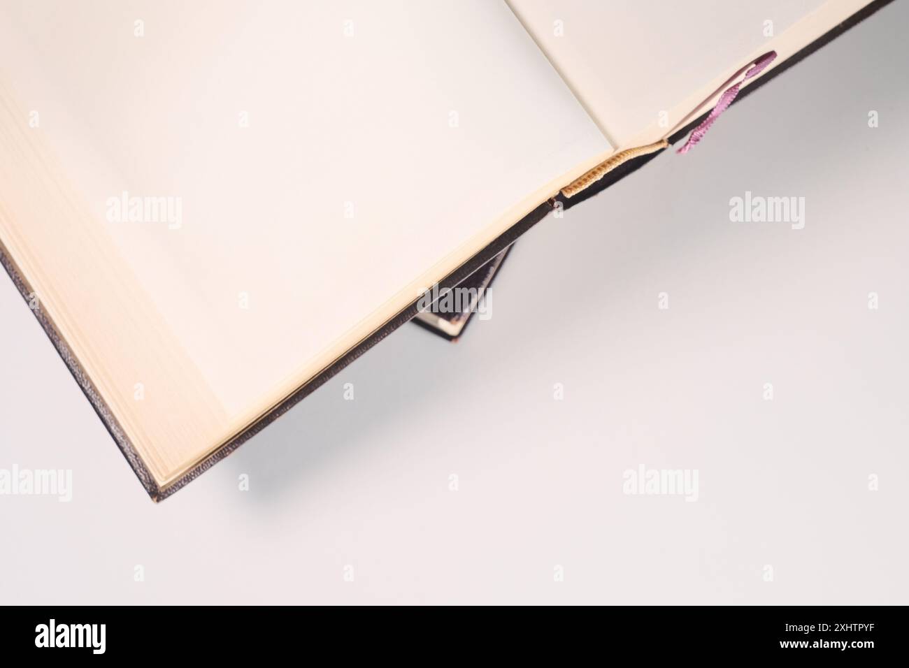 old book open with blank pages Stock Photo - Alamy