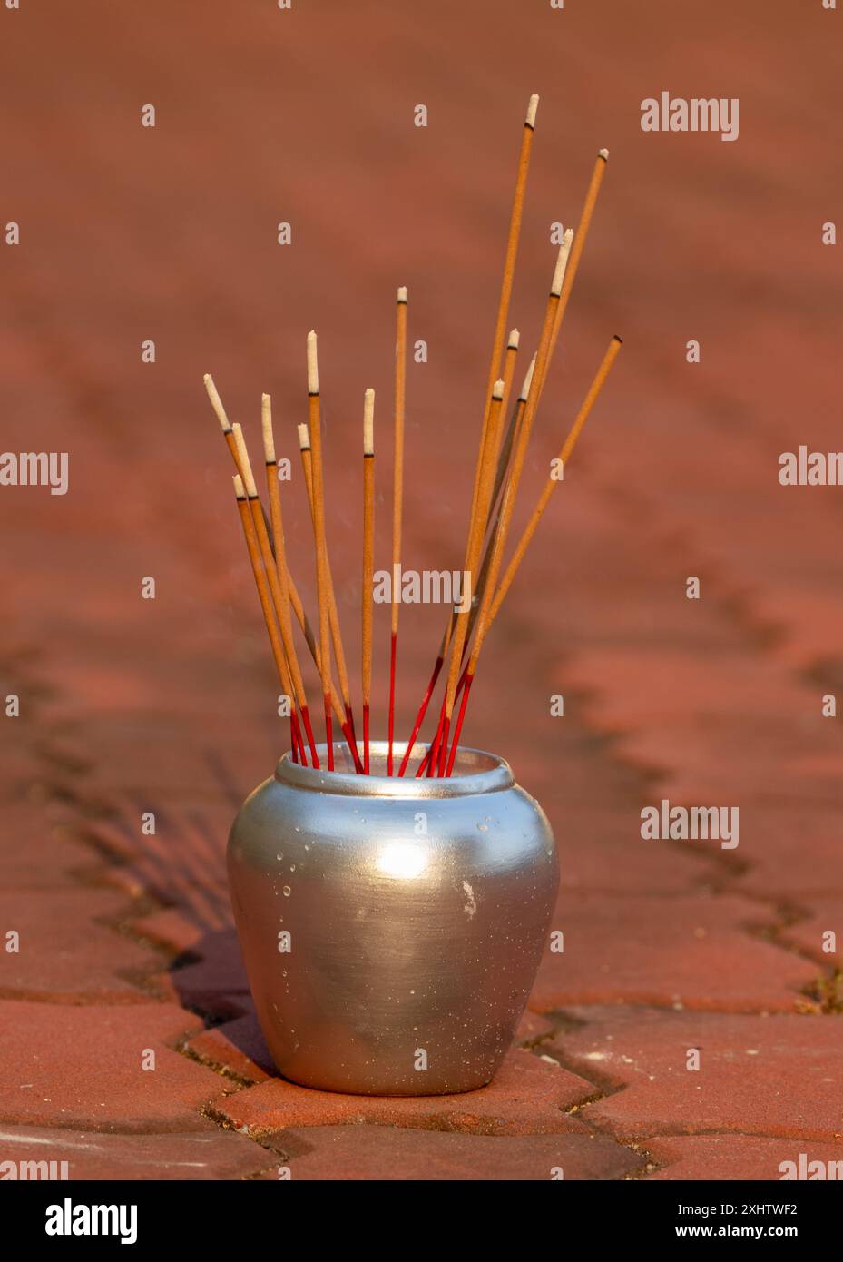 Light equipment design flowers hi-res stock photography and images - Alamy