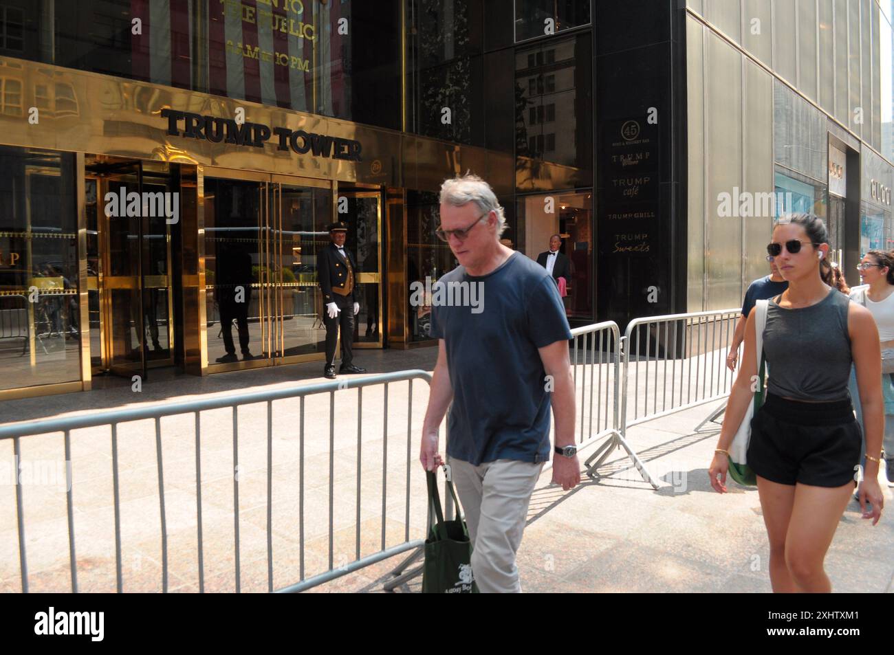 President donald trump walking 2024 hi-res stock photography and images ...