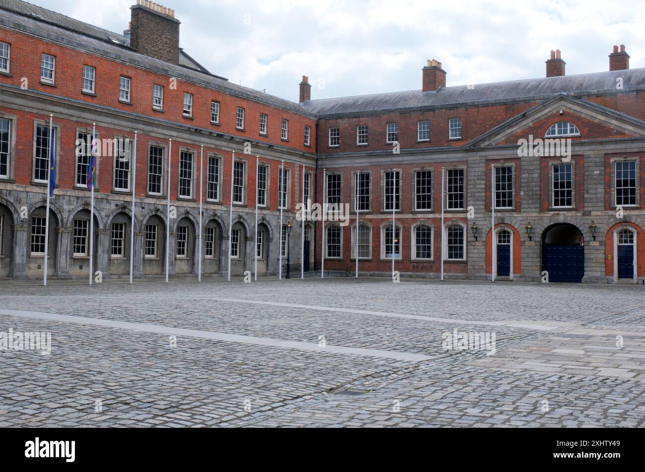 Courtyard buildings dublin castle hi-res stock photography and images ...