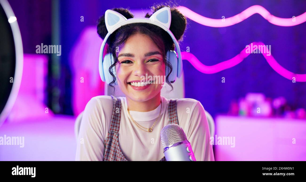 Neon girl hi-res stock photography and images - Alamy