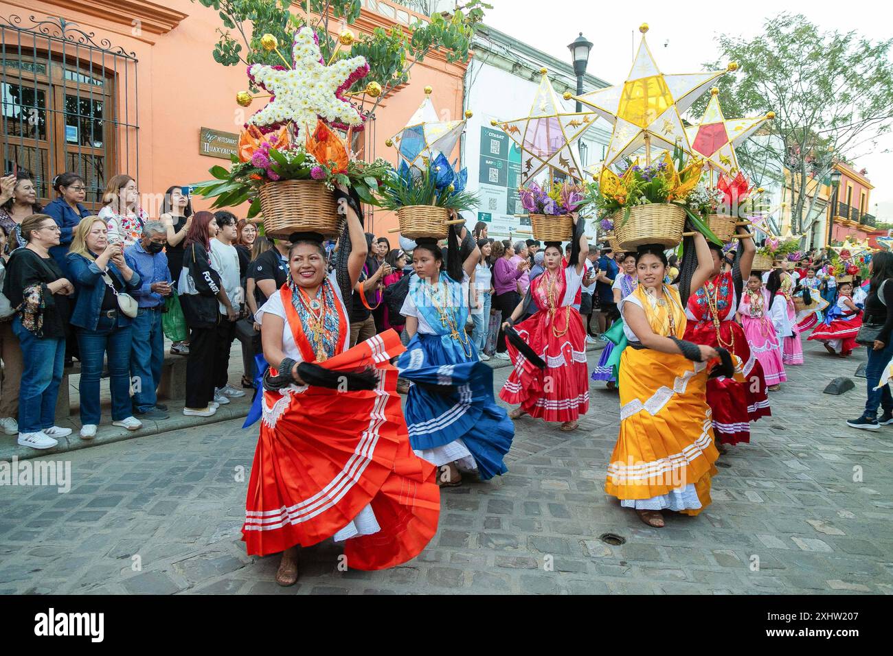 Covite To Celebrate Guelaguetza Traditions in Oaxaca Women take part ...