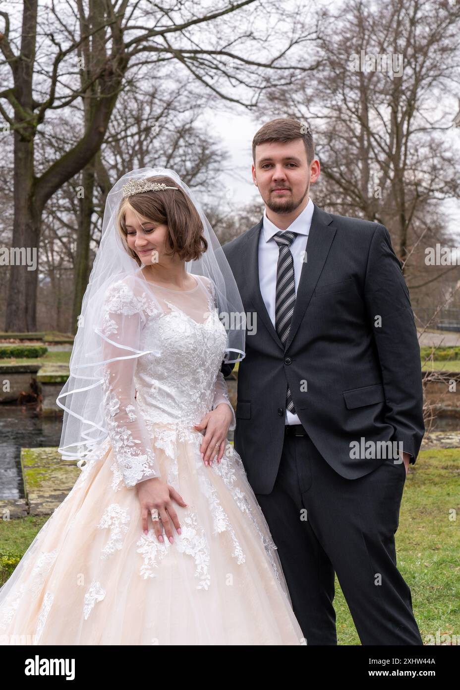 Man dressed as bride hi-res stock photography and images - Alamy