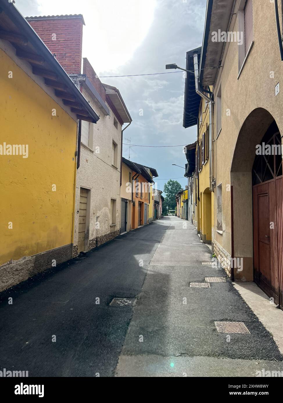 Pontevico, Italy. Deserted street in an italian town with old houses ...
