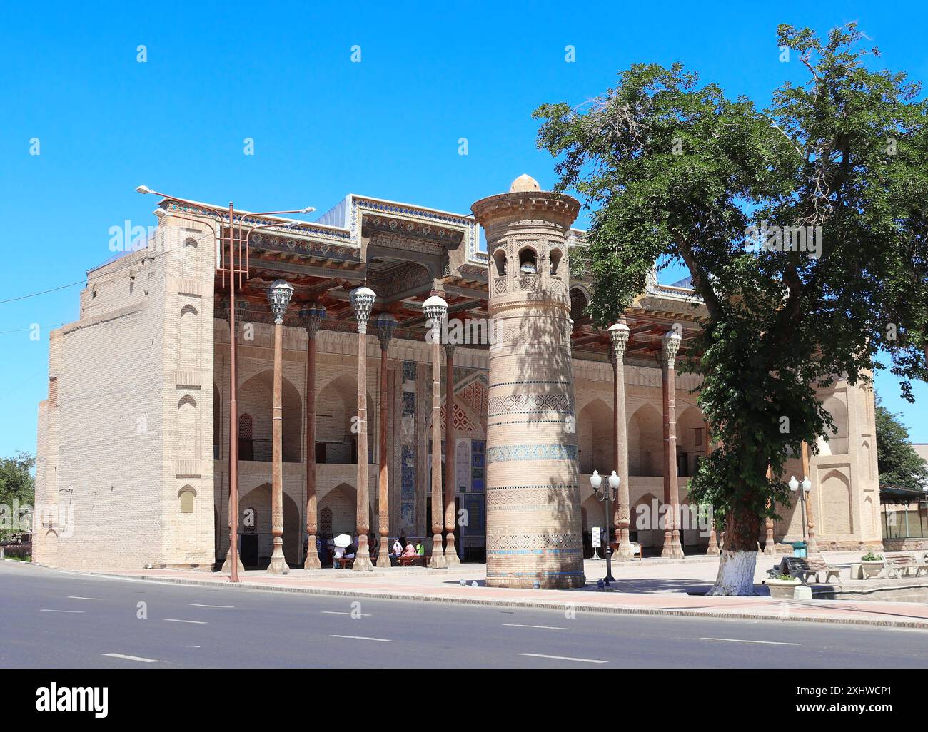 Facade of Bolo-Hauz Mosque, Bukhara, Uzbekistan. Bolo Hovuz masjidi ...