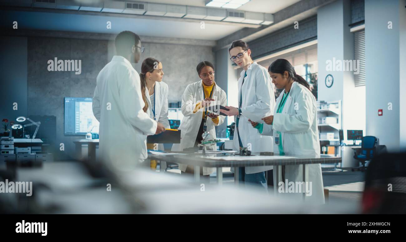 Research team gathering in lab hi-res stock photography and images - Alamy