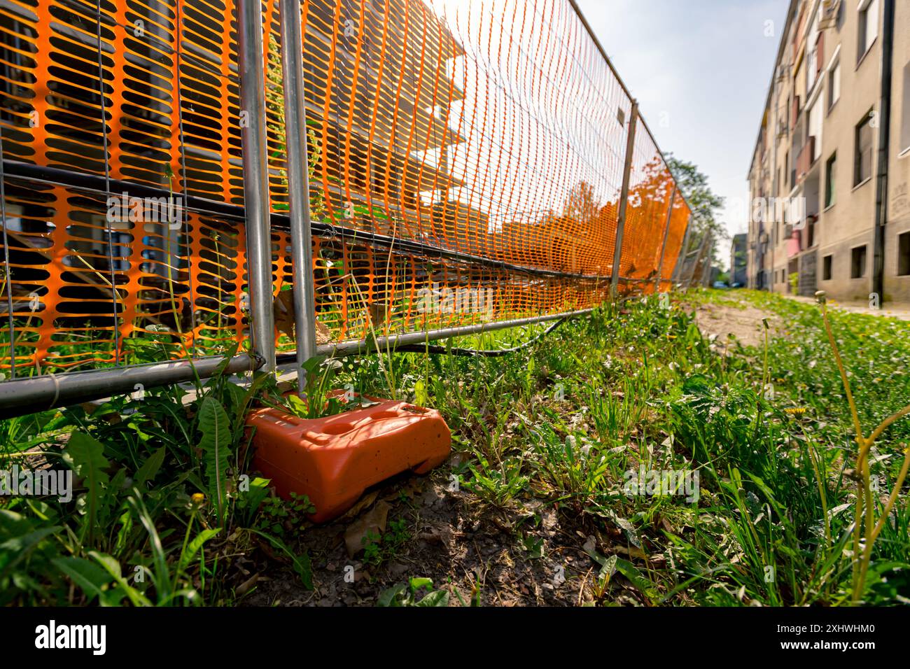 Hollow plastic fence foot for stability temporary metal wire fence ...