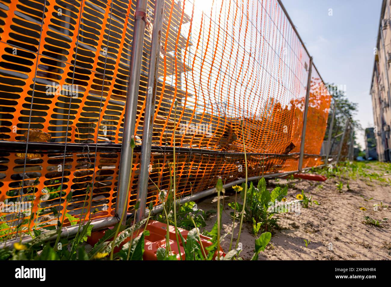 Hollow plastic fence foot for stability temporary metal wire fence ...