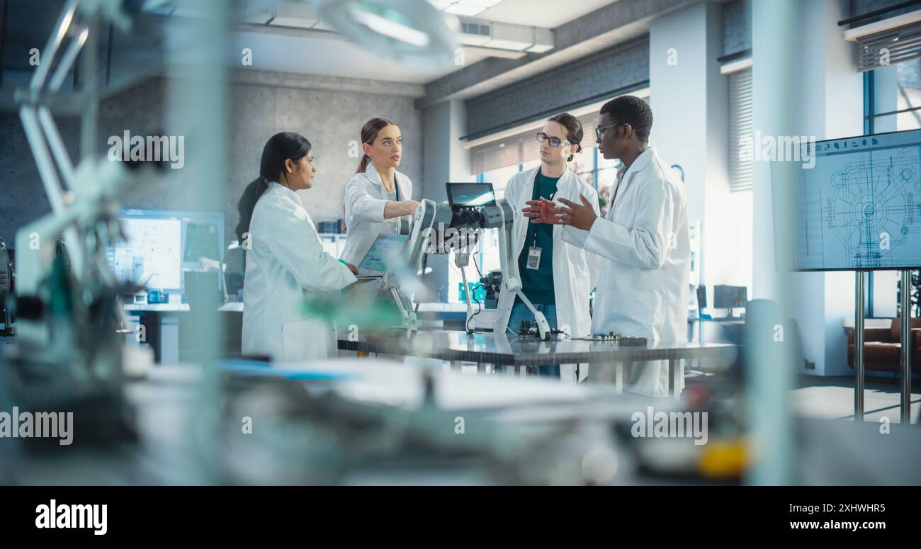 Team of 4, engineers hi-res stock photography and images - Alamy