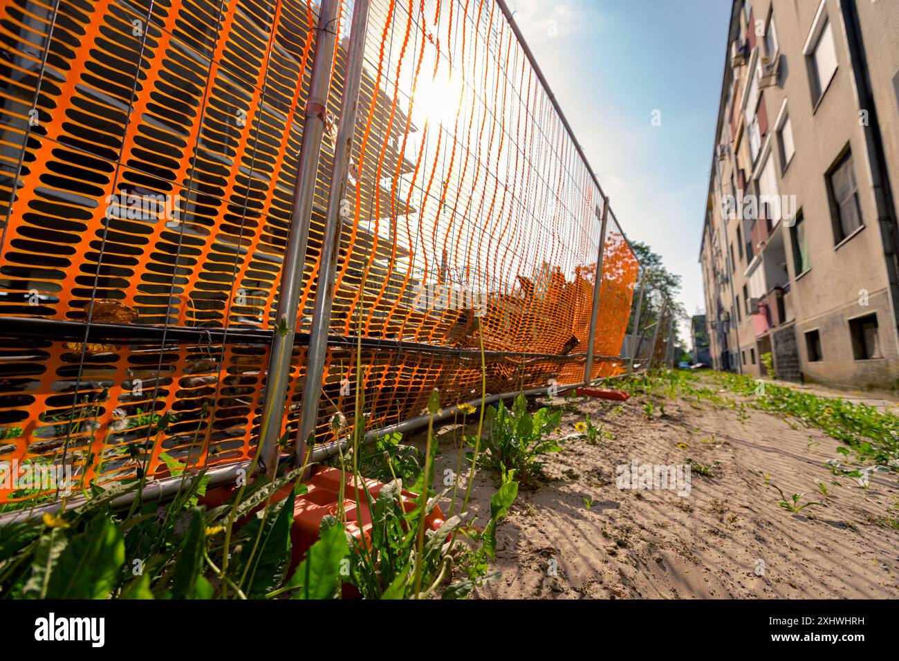 Hollow plastic fence foot for stability temporary metal wire fence ...