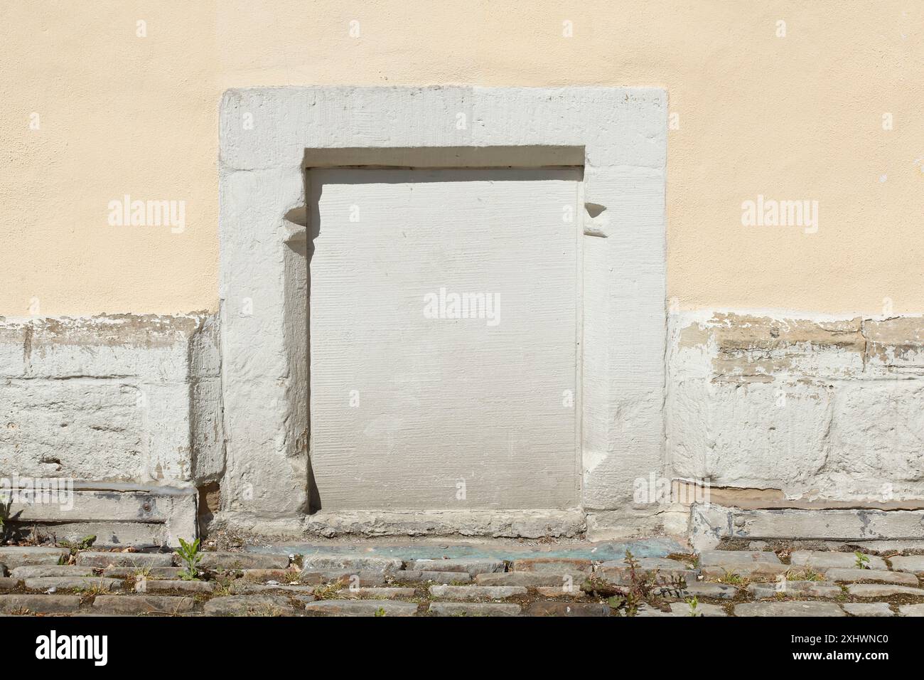 Old bricked house hi-res stock photography and images - Alamy