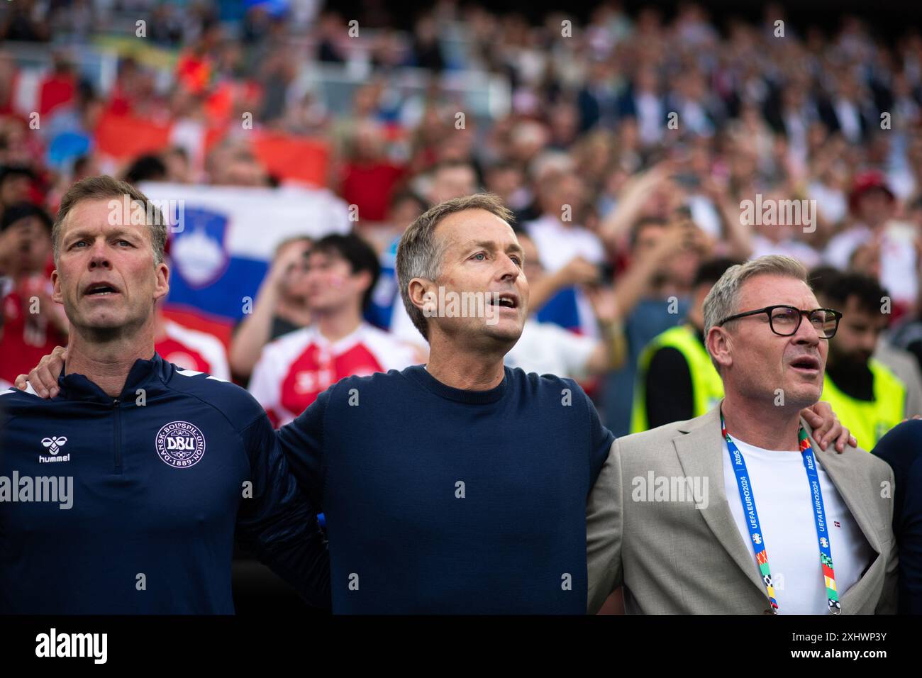 Kasper Hjulmand (Daenemark, Trainer) und Trainerteam bei der ...