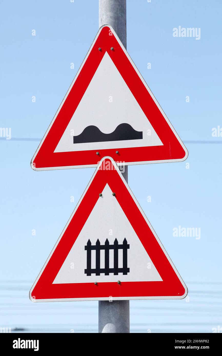 Crossing the roadway hi-res stock photography and images - Alamy