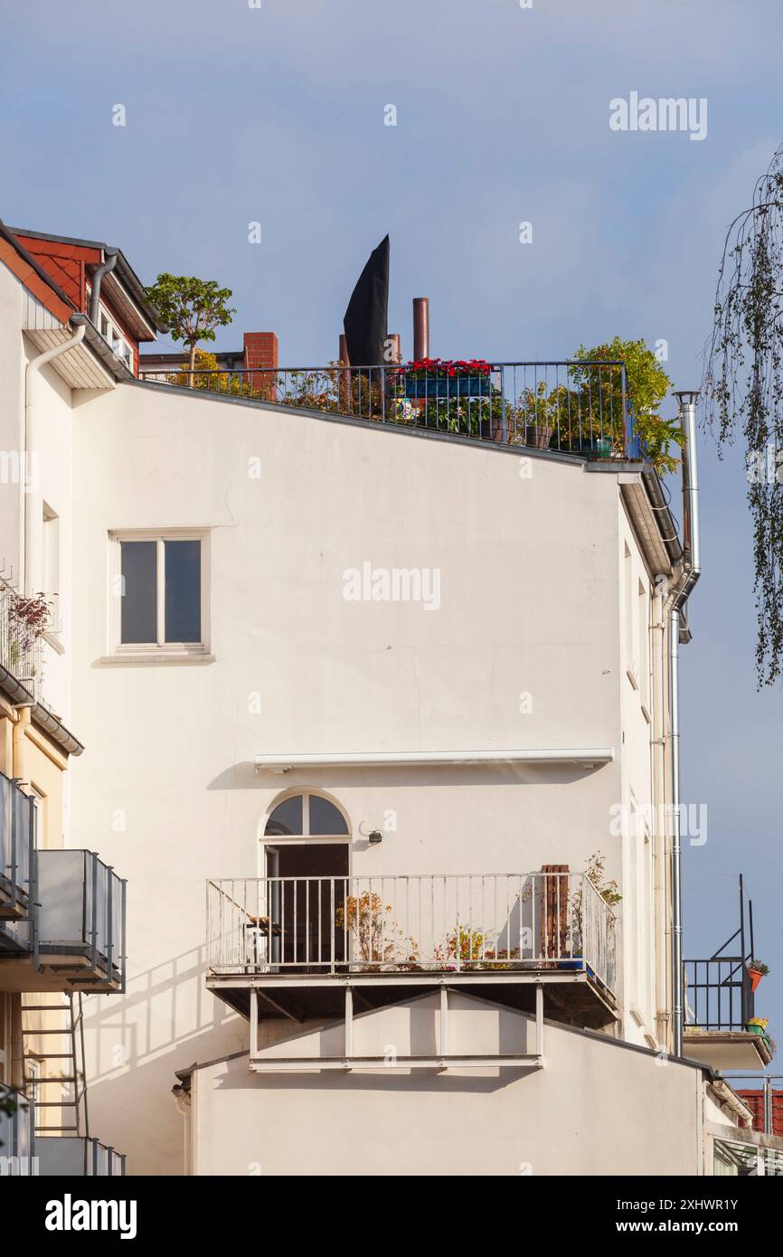 Building rear view hi-res stock photography and images - Alamy