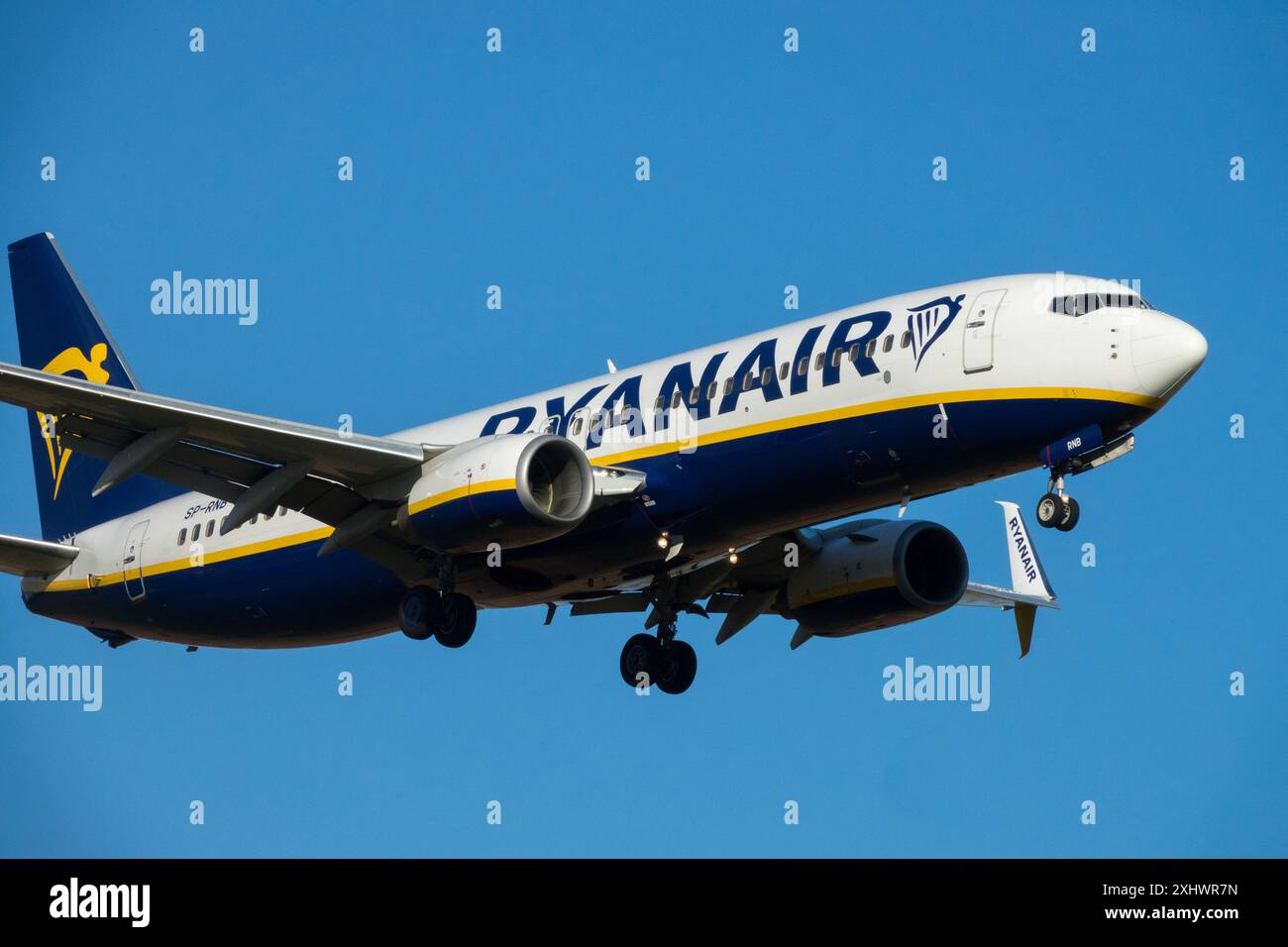 Ryanair airlines operated passenger planes hi-res stock photography and ...