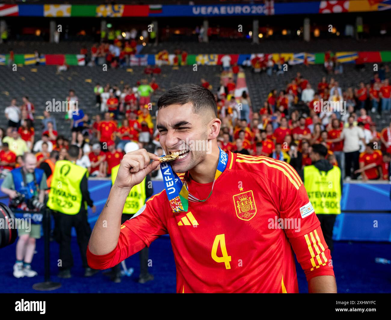Ferran Torres Garcia (Spanien, #11) jubelt ueber den Sieg und Titel als ...